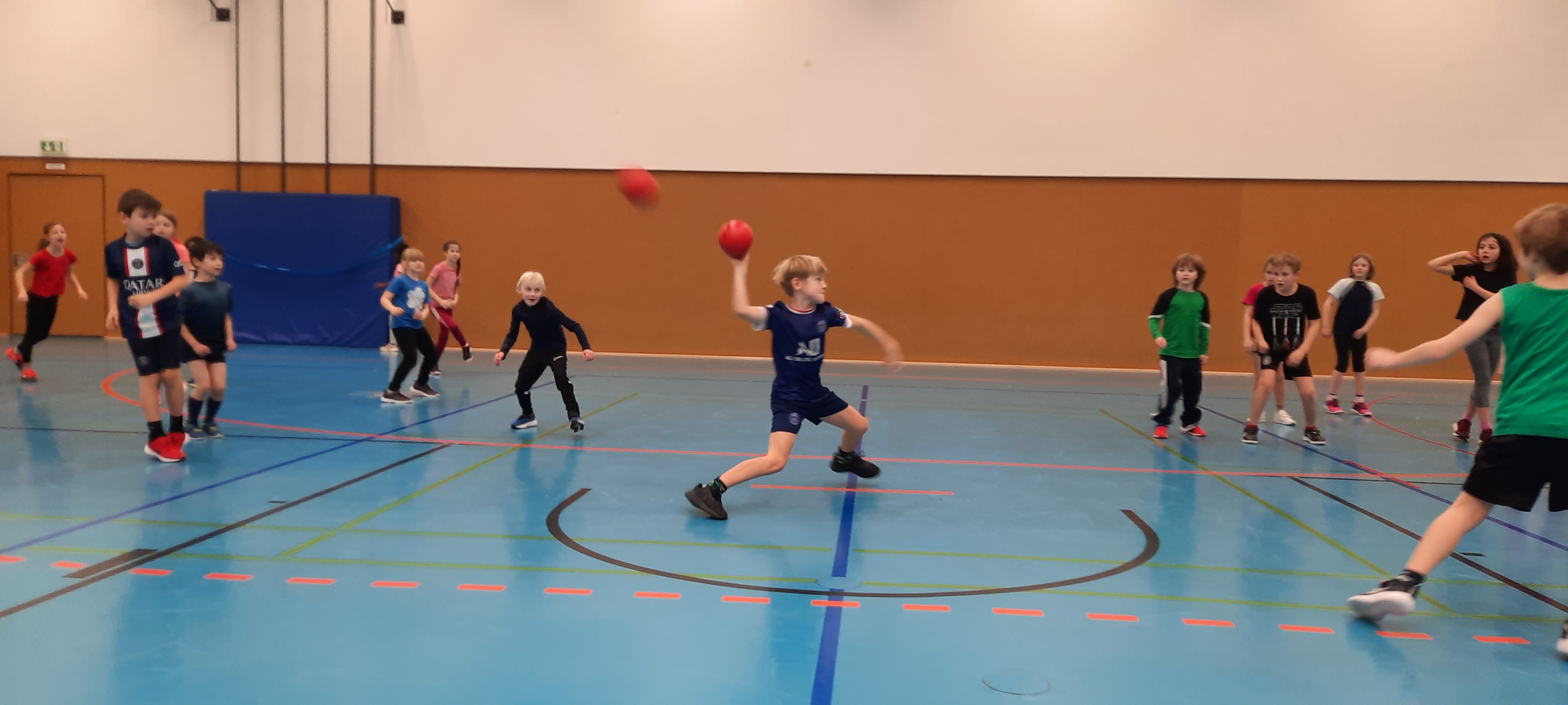 Fit in die Ferien - Zweifelderballturnier - Dualingo Schule